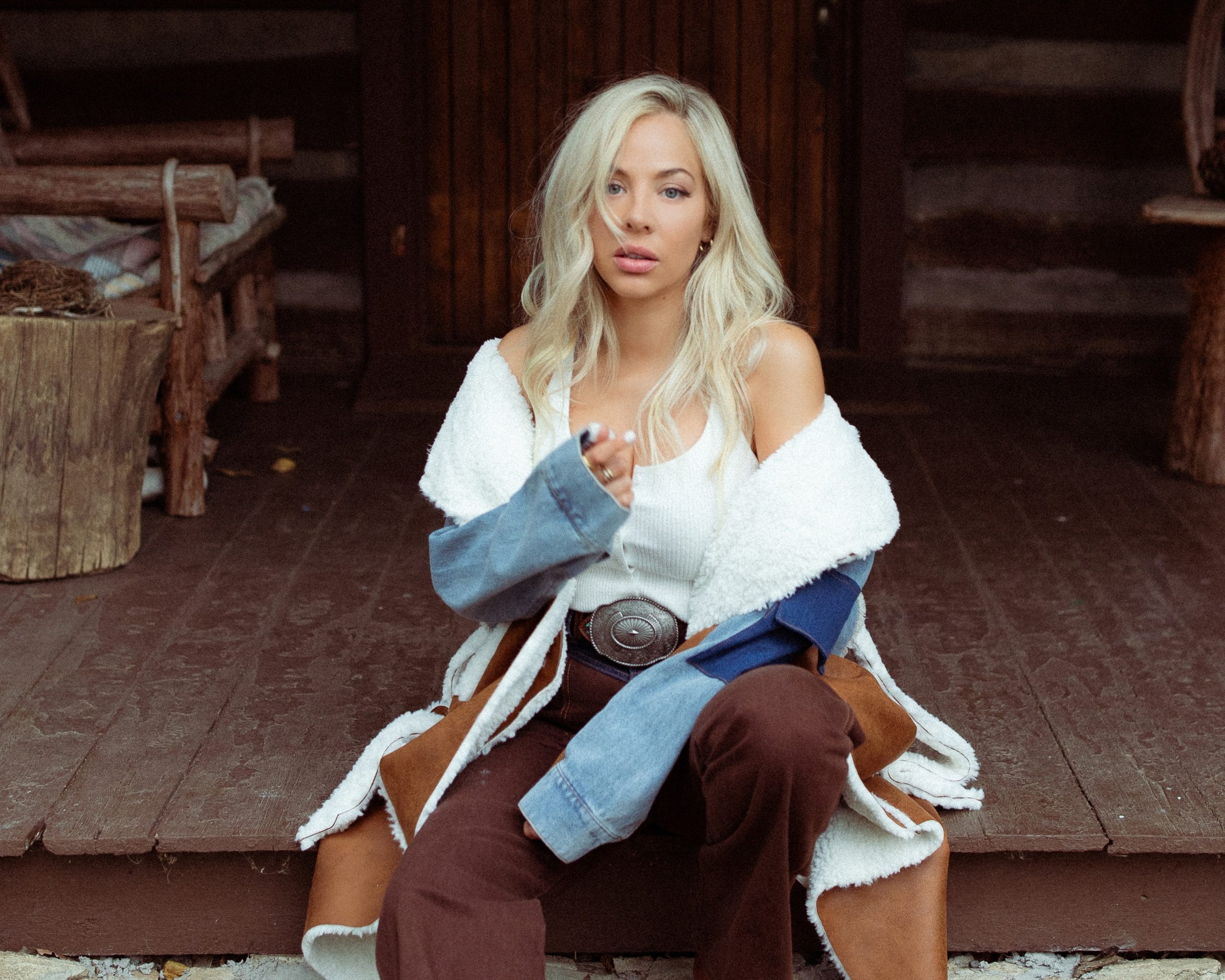 Mackenzie Porter | Barefoot Country Music Fest